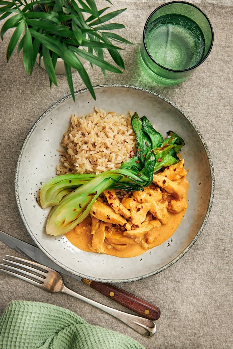 Kycklinggryta med garam masala, fullkornsris och pak choy - Recept - Linas Matkasse