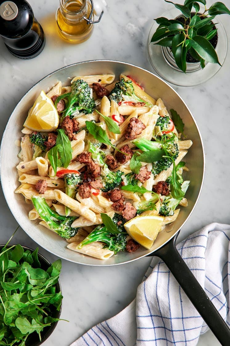 Krämig ricottapasta med broccoli, ruccola och salsiccia - Recept ...