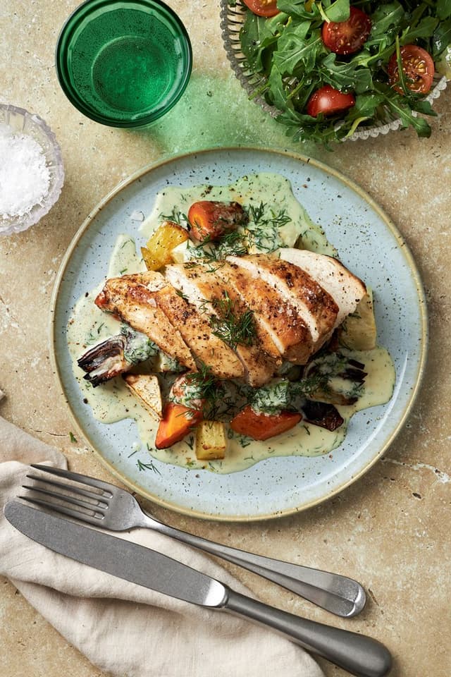 Kyckling i dillsås med höstens rotsaker - Recept - Linas Matkasse